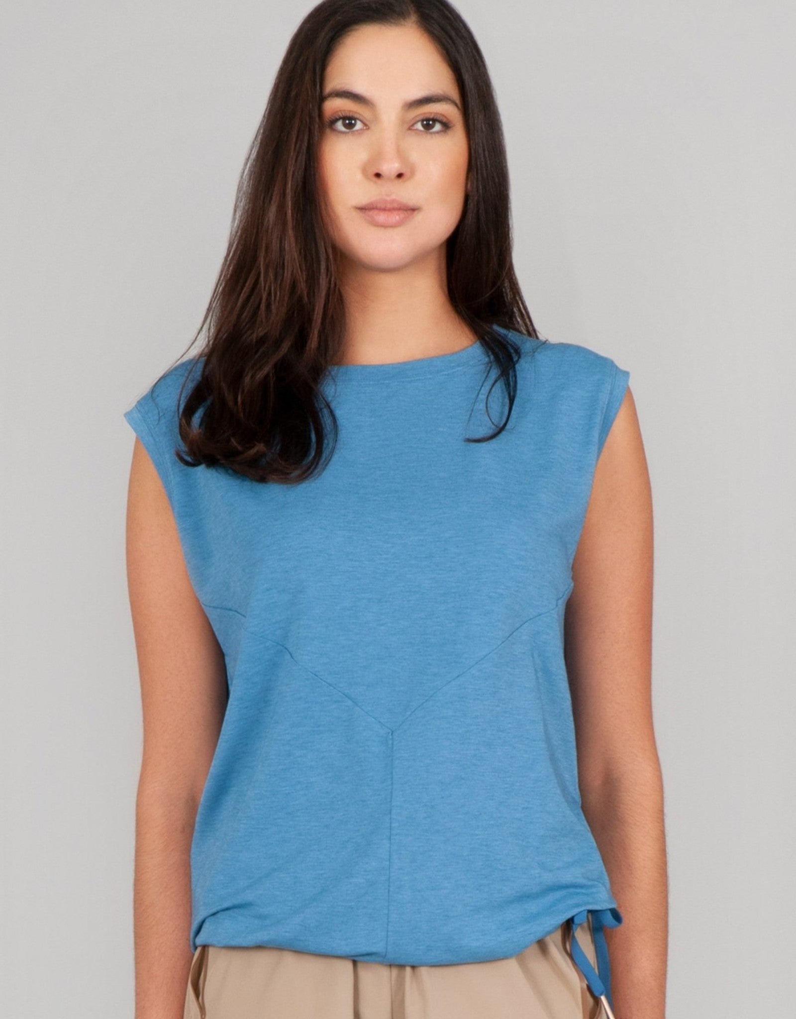 INDYGENA-F-HAUT SANS MANCHES GOMA – Sport & Chic